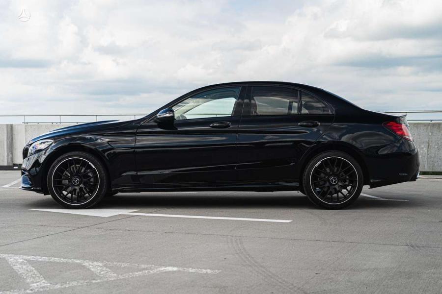 Black Mercedes-Benz C 300 2018 in Vilnius, with an engine capacity of 1.99 L and mileage of 103 thousand km for 22500 €, photo 15 on AUTOMOTO.COM.LV