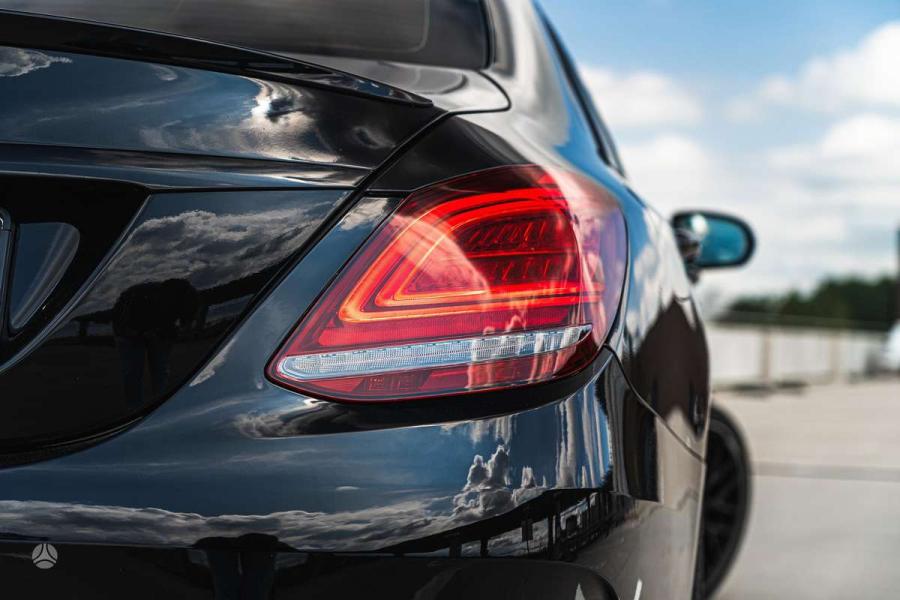 Black Mercedes-Benz C 300 2018 in Vilnius, with an engine capacity of 1.99 L and mileage of 103 thousand km for 22500 €, photo 19 on AUTOMOTO.COM.LV