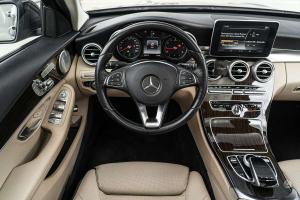 Black Mercedes-Benz C 300 2018 in Vilnius, with an engine capacity of 1.99 L and mileage of 103 thousand km for 22500 €, photo 24 on AUTOMOTO.COM.LV
