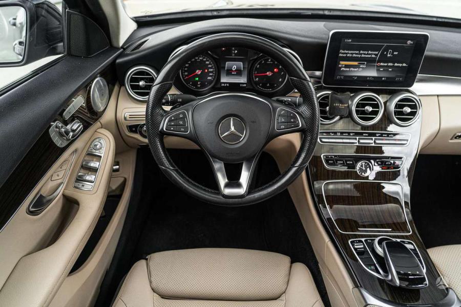 Black Mercedes-Benz C 300 2018 in Vilnius, with an engine capacity of 1.99 L and mileage of 103 thousand km for 22500 €, photo 24 on AUTOMOTO.COM.LV