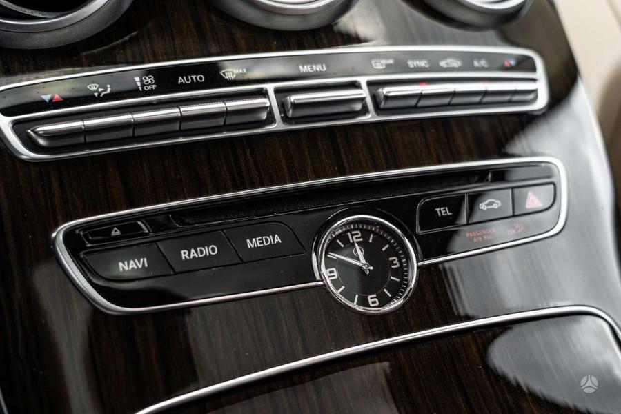 Black Mercedes-Benz C 300 2018 in Vilnius, with an engine capacity of 1.99 L and mileage of 103 thousand km for 22500 €, photo 33 on AUTOMOTO.COM.LV