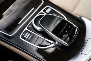 Black Mercedes-Benz C 300 2018 in Vilnius, with an engine capacity of 1.99 L and mileage of 103 thousand km for 22500 €, photo 34 on AUTOMOTO.COM.LV