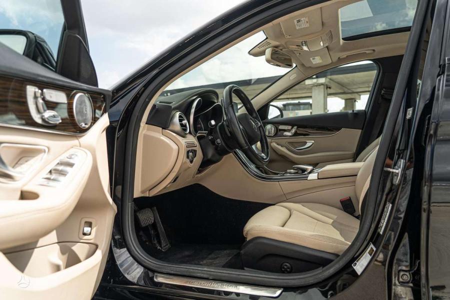Black Mercedes-Benz C 300 2018 in Vilnius, with an engine capacity of 1.99 L and mileage of 103 thousand km for 22500 €, photo 40 on AUTOMOTO.COM.LV