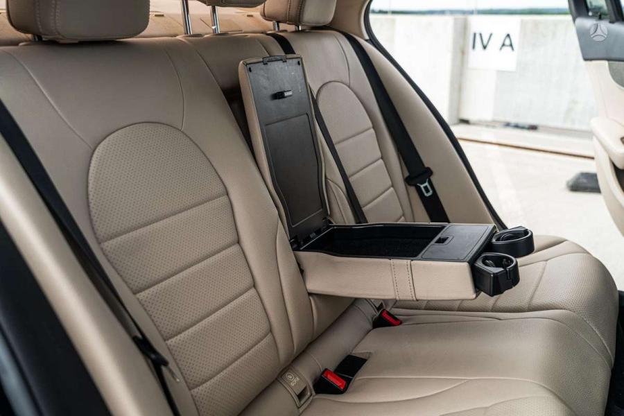 Black Mercedes-Benz C 300 2018 in Vilnius, with an engine capacity of 1.99 L and mileage of 103 thousand km for 22500 €, photo 44 on AUTOMOTO.COM.LV
