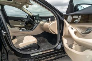 Black Mercedes-Benz C 300 2018 in Vilnius, with an engine capacity of 1.99 L and mileage of 103 thousand km for 22500 €, photo 46 on AUTOMOTO.COM.LV
