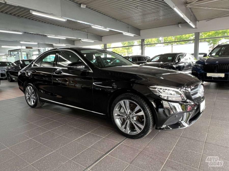 Melns Mercedes-Benz C 300 2019 Kauņa, ar dzinēja tilpumu 2.00 L un nobraukumu 61 tūkst. km par 30024 €, foto 2 vietnē AUTOMOTO.COM.LV