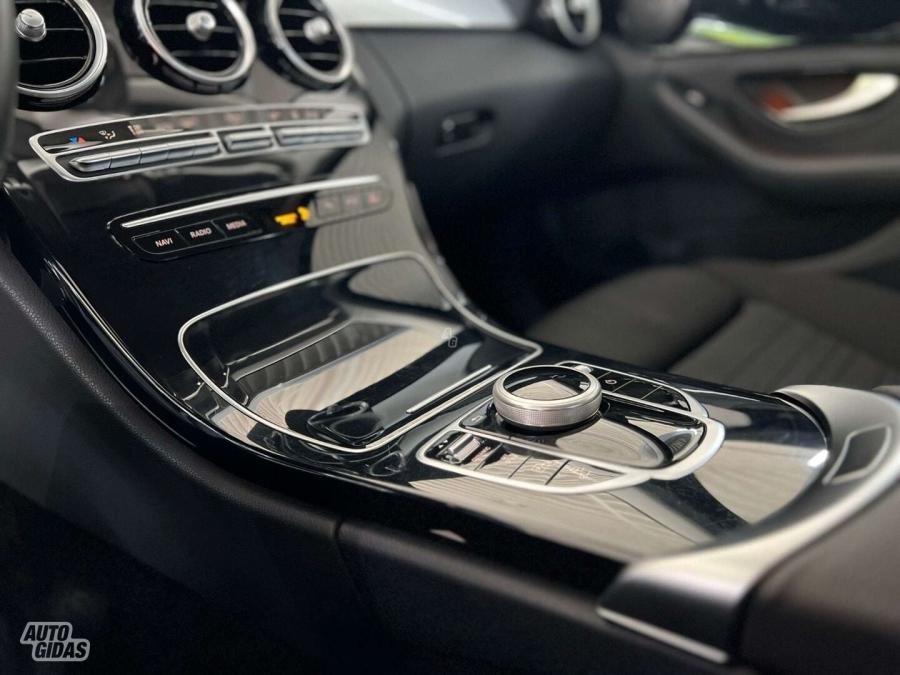 Melns Mercedes-Benz C 300 2019 Kauņa, ar dzinēja tilpumu 2.00 L un nobraukumu 61 tūkst. km par 30024 €, foto 15 vietnē AUTOMOTO.COM.LV