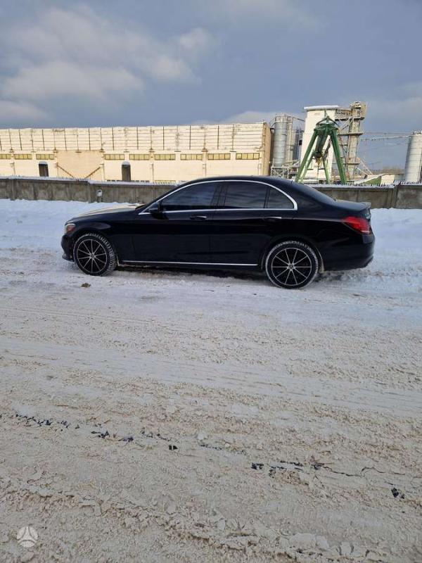 Black Mercedes-Benz C 300 2019 in Vilnius, with an engine capacity of 2.00 L and mileage of 89 thousand km for 19500 €, photo 8 on AUTOMOTO.COM.LV