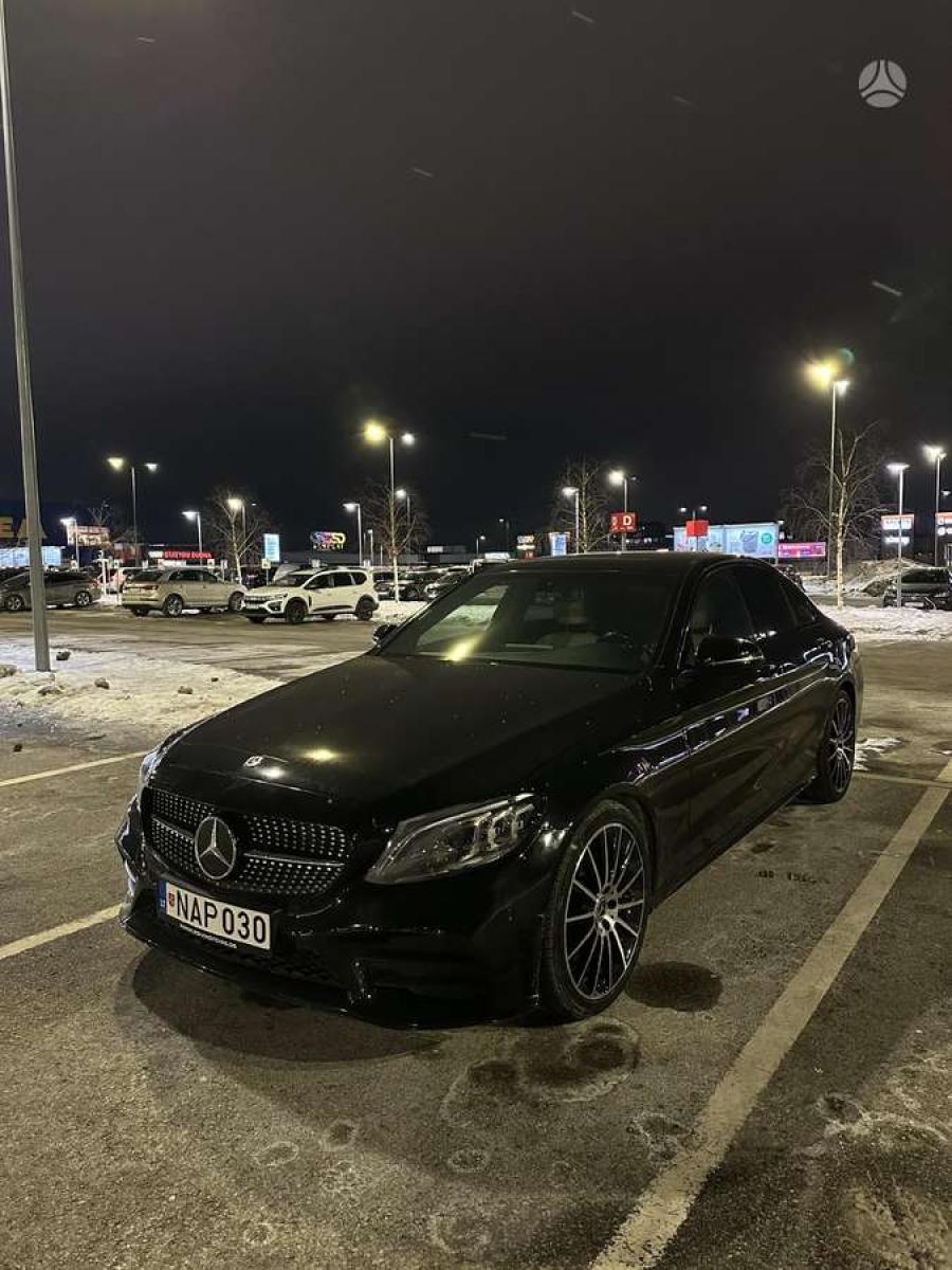 Melns Mercedes-Benz C 300 2019 Viļņa, ar dzinēja tilpumu 1.99 L un nobraukumu 133 tūkst. km par 24000 €, foto 1 vietnē AUTOMOTO.COM.LV