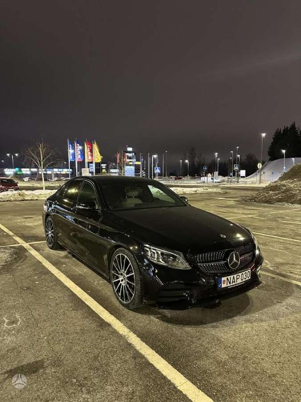 Black Mercedes-Benz C 300 2019 in Vilnius, with an engine capacity of 1.99 L and mileage of 133 thousand km for 24000 €, photo 2 on AUTOMOTO.COM.LV