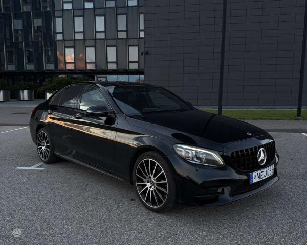 Melns Mercedes-Benz C 300 2019 Kauņa, ar dzinēja tilpumu 1.99 L un nobraukumu 69 tūkst. km par 24400 €, foto 1 vietnē AUTOMOTO.COM.LV