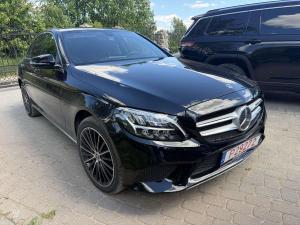 Черный Мерседес Ц 300 2019 в Вильнюс, объемом двигателя 2.00 л и пробегом 89 тыс. км за 18999 €, фото  на AUTOMOTO.COM.LV