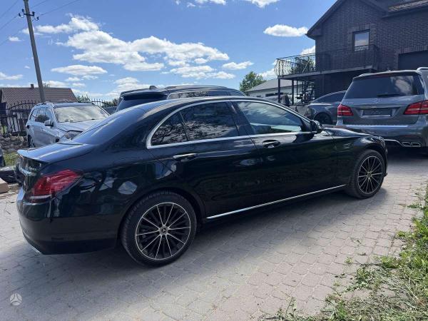 Black Mercedes-Benz C 300 2019 in Vilnius, with an engine capacity of 2.00 L and mileage of 89 thousand km for 18999 €, photo 2 on AUTOMOTO.COM.LV