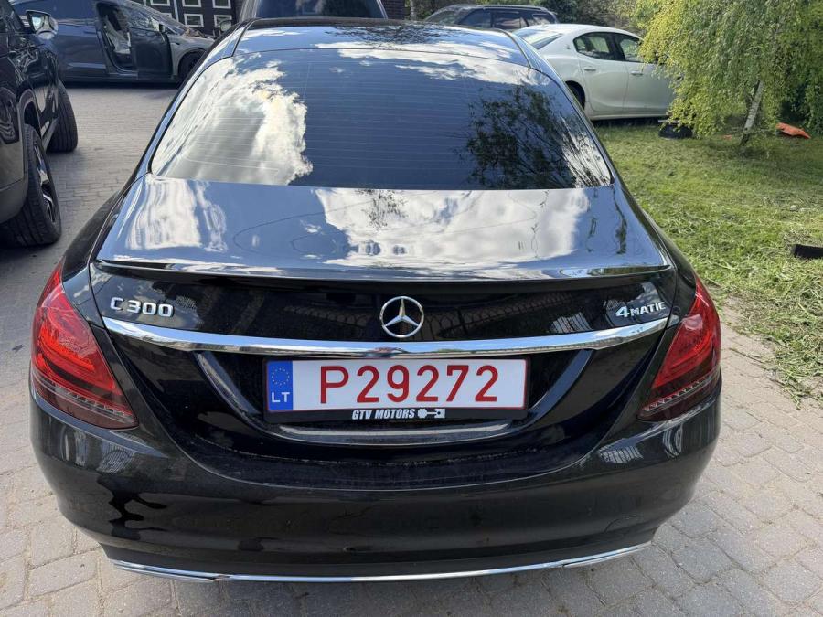 Черный Мерседес Ц 300 2019 в Вильнюс, объемом двигателя 2.00 л и пробегом 89 тыс. км за 18999 €, фото 4 на AUTOMOTO.COM.LV