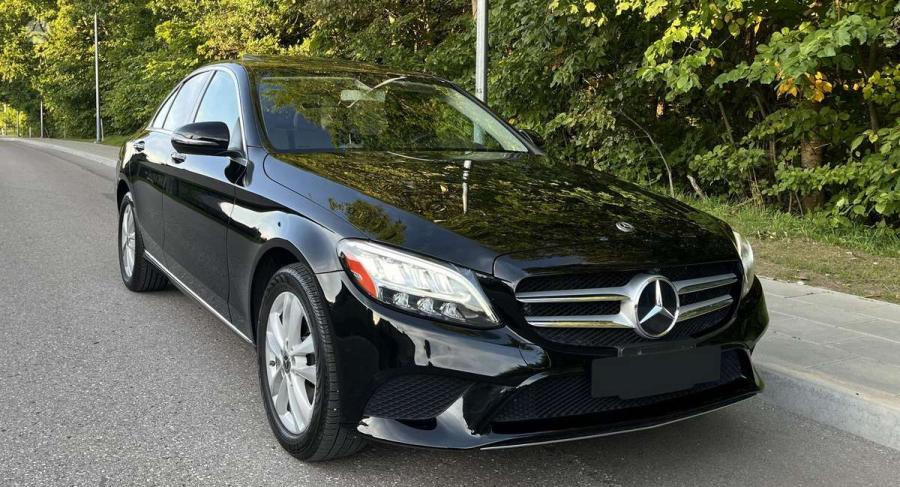 Melns Mercedes-Benz C 300 2019 Viļņa, ar dzinēja tilpumu 2.00 L un nobraukumu 93 tūkst. km par 22800 €, foto 1 vietnē AUTOMOTO.COM.LV
