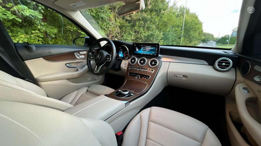 Melns Mercedes-Benz C 300 2019 Viļņa, ar dzinēja tilpumu 2.00 L un nobraukumu 93 tūkst. km par 22800 €, foto 7 vietnē AUTOMOTO.COM.LV