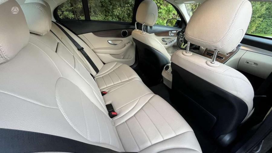 Melns Mercedes-Benz C 300 2019 Viļņa, ar dzinēja tilpumu 2.00 L un nobraukumu 93 tūkst. km par 22800 €, foto 12 vietnē AUTOMOTO.COM.LV
