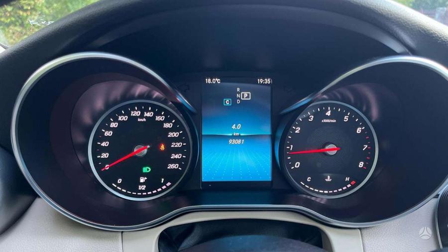 Melns Mercedes-Benz C 300 2019 Viļņa, ar dzinēja tilpumu 2.00 L un nobraukumu 93 tūkst. km par 22800 €, foto 15 vietnē AUTOMOTO.COM.LV