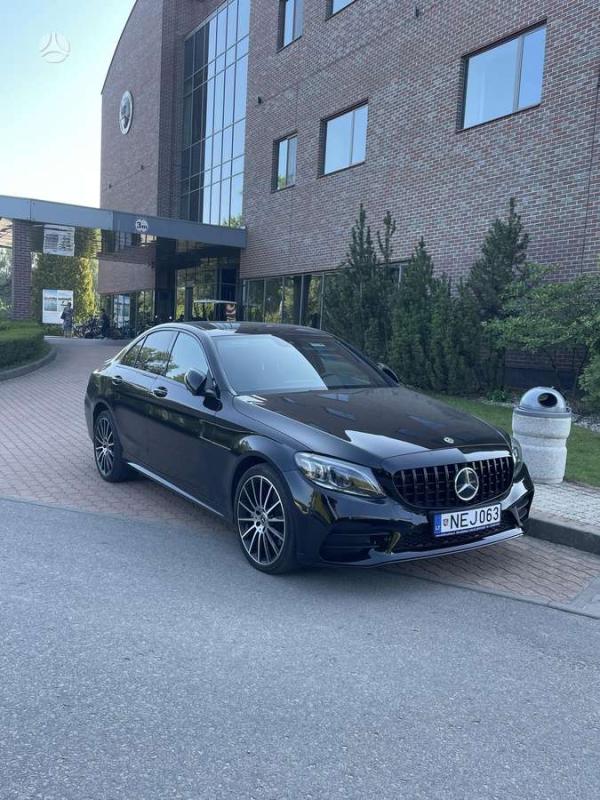Melns Mercedes-Benz C 300 2019 Kauņa, ar dzinēja tilpumu 1.99 L un nobraukumu 70 tūkst. km par 23900 €, foto 4 vietnē AUTOMOTO.COM.LV