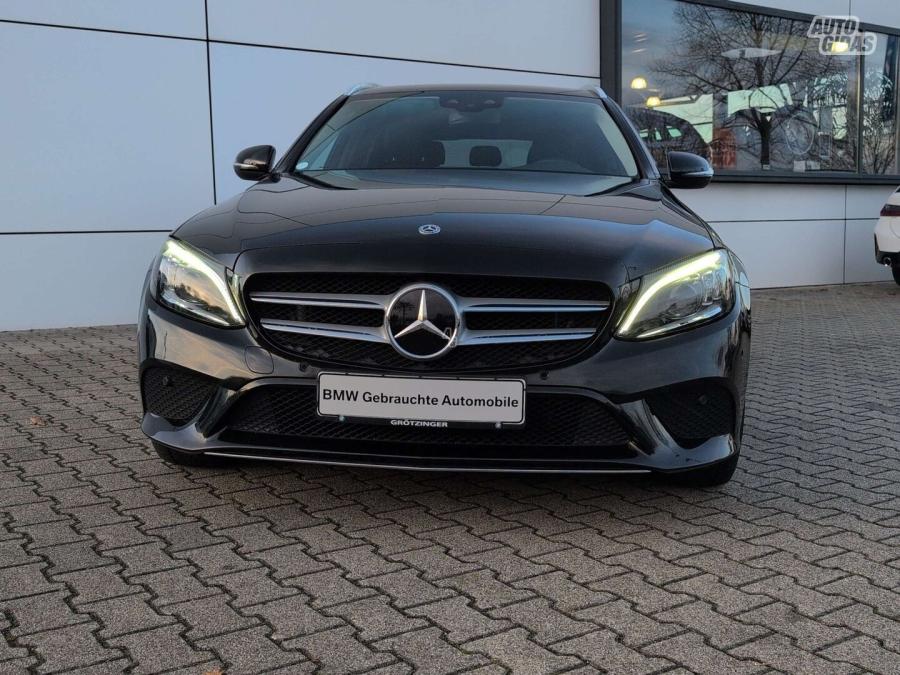 Melns Mercedes-Benz C 300 2021 Kauņa, ar dzinēja tilpumu 2.00 L un nobraukumu 94 tūkst. km par 32863 €, foto 2 vietnē AUTOMOTO.COM.LV