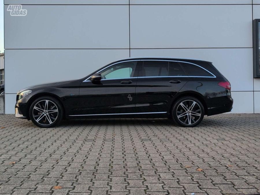 Melns Mercedes-Benz C 300 2021 Kauņa, ar dzinēja tilpumu 2.00 L un nobraukumu 94 tūkst. km par 32863 €, foto 3 vietnē AUTOMOTO.COM.LV