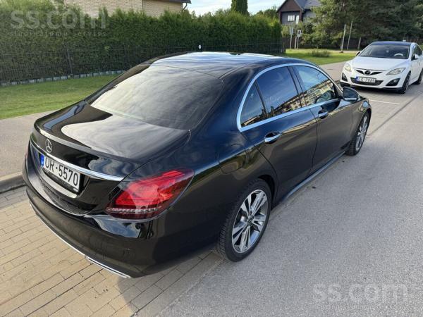 Mercedes-Benz C 300 2021 Rīga vietnē Melns Mercedes-Benz C 300 2021 Rīga, ar dzinēja tilpumu 2.00 L un nobraukumu 47 tūkst. km par 25000 €, foto 4 vietnē AUTOMOTO.COM.LV