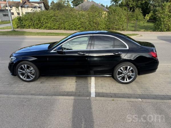 Mercedes-Benz C 300 2021 Rīga vietnē Melns Mercedes-Benz C 300 2021 Rīga, ar dzinēja tilpumu 2.00 L un nobraukumu 47 tūkst. km par 25000 €, foto 6 vietnē AUTOMOTO.COM.LV