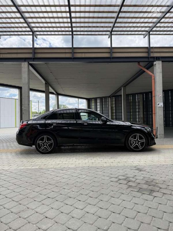 Black Mercedes-Benz C 300 2022 in Kaunas, with an engine capacity of 1.95 L and mileage of 84 thousand km for 25000 €, photo 4 on AUTOMOTO.COM.LV