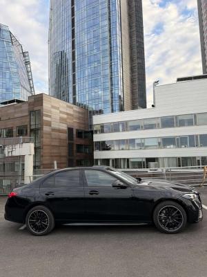 Black Mercedes-Benz C 300 2022 in Vilnius, with an engine capacity of 2.00 L and mileage of 137 thousand km for 36000 €, photo 5 on AUTOMOTO.COM.LV