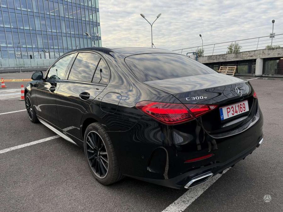 Black Mercedes-Benz C 300 2022 in Vilnius, with an engine capacity of 2.00 L and mileage of 137 thousand km for 36000 €, photo 9 on AUTOMOTO.COM.LV