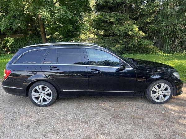 Melns Mercedes-Benz C 300 2011 Utena, ar dzinēja tilpumu 2.99 L un nobraukumu 280 tūkst. km par 6500 €, foto 3 vietnē AUTOMOTO.COM.LV