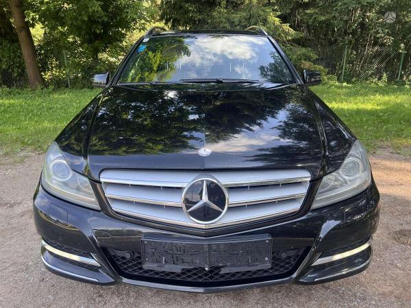 Melns Mercedes-Benz C 300 2011 Utena, ar dzinēja tilpumu 2.99 L un nobraukumu 280 tūkst. km par 6500 €, foto 4 vietnē AUTOMOTO.COM.LV