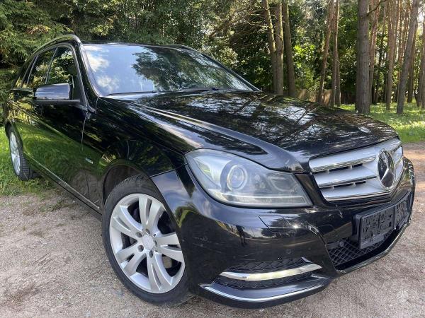 Melns Mercedes-Benz C 300 2011 Utena, ar dzinēja tilpumu 2.99 L un nobraukumu 280 tūkst. km par 6500 €, foto 5 vietnē AUTOMOTO.COM.LV