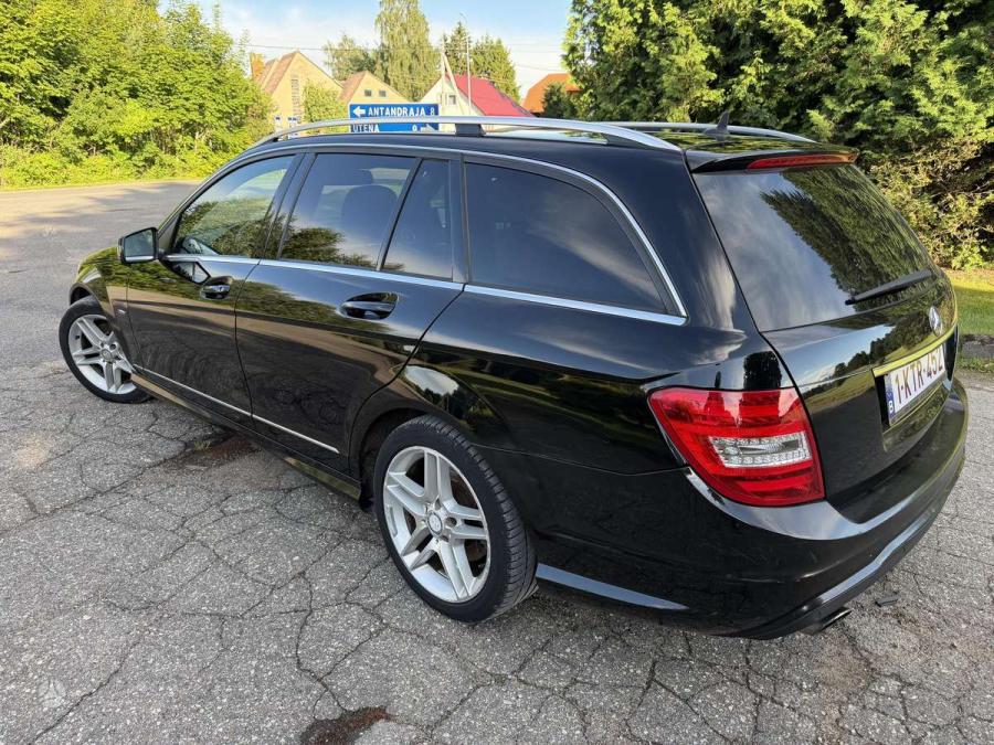 Черный Мерседес Ц 300 2011 в Утена, объемом двигателя 3.00 л и пробегом 273 тыс. км за 5750 €, фото 4 на AUTOMOTO.COM.LV