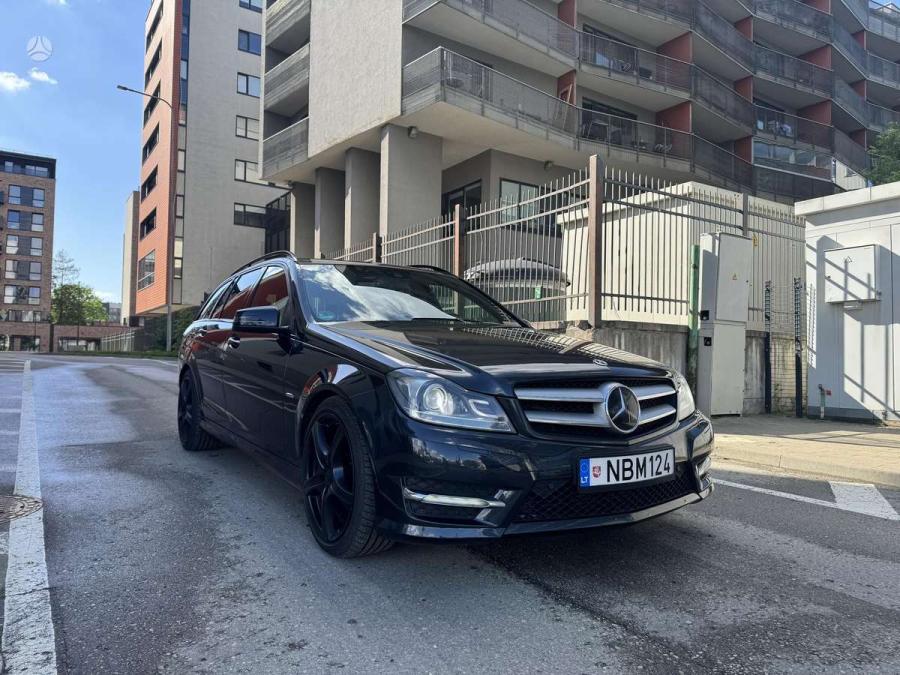 Melns Mercedes-Benz C 300 2011 Viļņa, ar dzinēja tilpumu 2.99 L un nobraukumu 384 tūkst. km par 7000 €, foto 1 vietnē AUTOMOTO.COM.LV