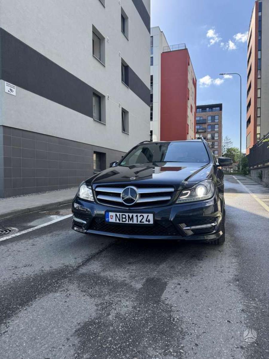 Melns Mercedes-Benz C 300 2011 Viļņa, ar dzinēja tilpumu 2.99 L un nobraukumu 384 tūkst. km par 7000 €, foto 3 vietnē AUTOMOTO.COM.LV