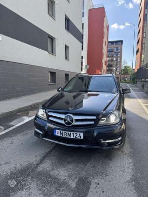 Melns Mercedes-Benz C 300 2011 Viļņa, ar dzinēja tilpumu 2.99 L un nobraukumu 384 tūkst. km par 7000 €, foto 4 vietnē AUTOMOTO.COM.LV