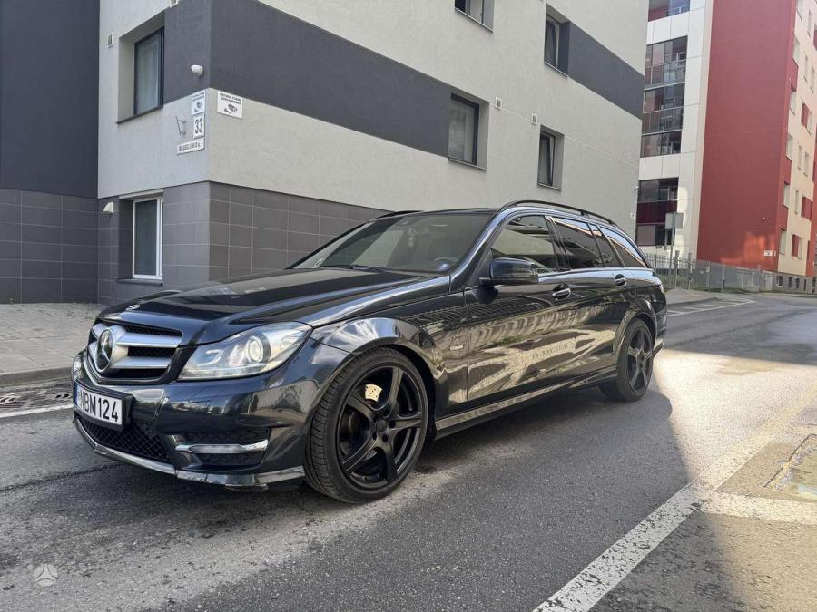 Melns Mercedes-Benz C 300 2011 Viļņa, ar dzinēja tilpumu 2.99 L un nobraukumu 384 tūkst. km par 7000 €, foto 8 vietnē AUTOMOTO.COM.LV