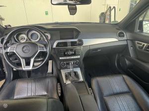 Melns Mercedes-Benz C 300 2011 Viļņa, ar dzinēja tilpumu 2.99 L un nobraukumu 384 tūkst. km par 7000 €, foto 9 vietnē AUTOMOTO.COM.LV