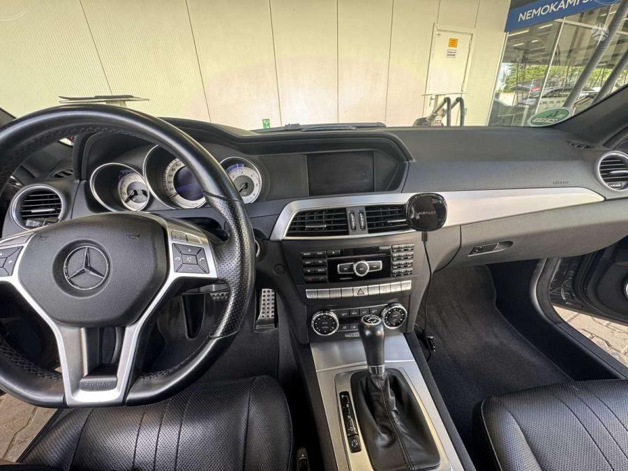 Melns Mercedes-Benz C 300 2011 Viļņa, ar dzinēja tilpumu 2.99 L un nobraukumu 384 tūkst. km par 7000 €, foto 13 vietnē AUTOMOTO.COM.LV
