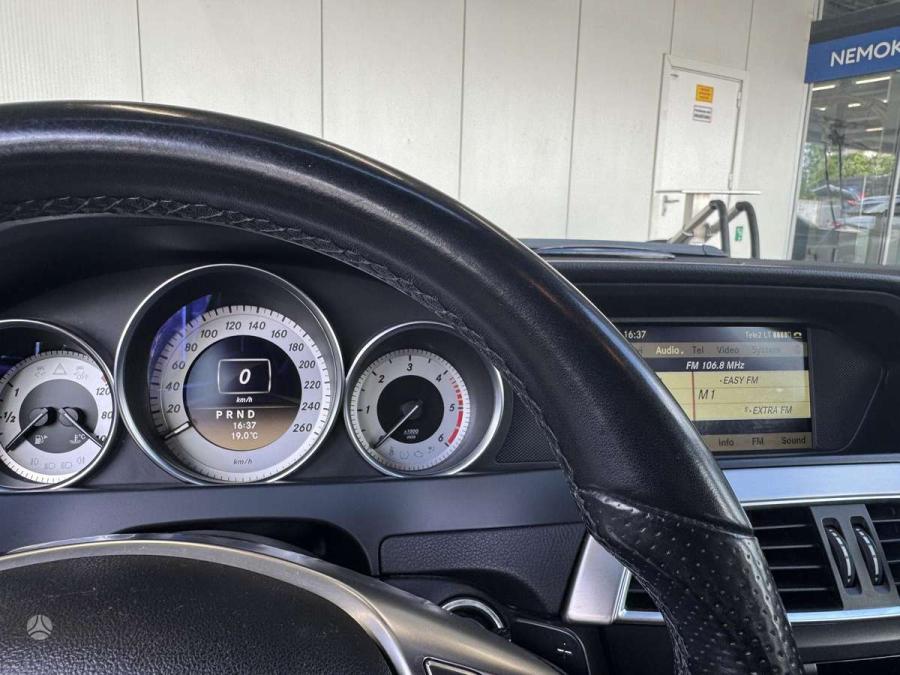 Melns Mercedes-Benz C 300 2011 Viļņa, ar dzinēja tilpumu 2.99 L un nobraukumu 384 tūkst. km par 7000 €, foto 14 vietnē AUTOMOTO.COM.LV