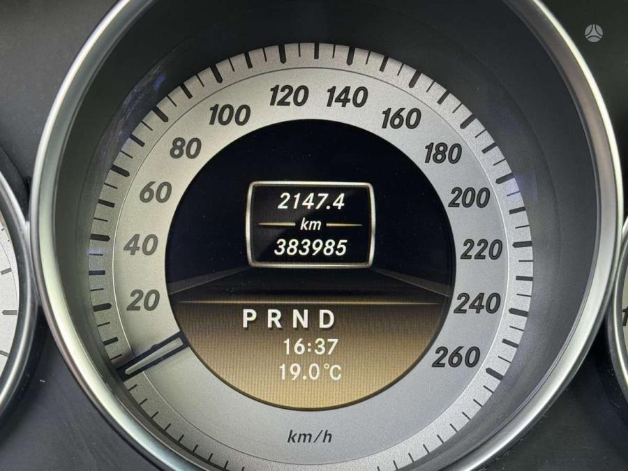 Melns Mercedes-Benz C 300 2011 Viļņa, ar dzinēja tilpumu 2.99 L un nobraukumu 384 tūkst. km par 7000 €, foto 15 vietnē AUTOMOTO.COM.LV