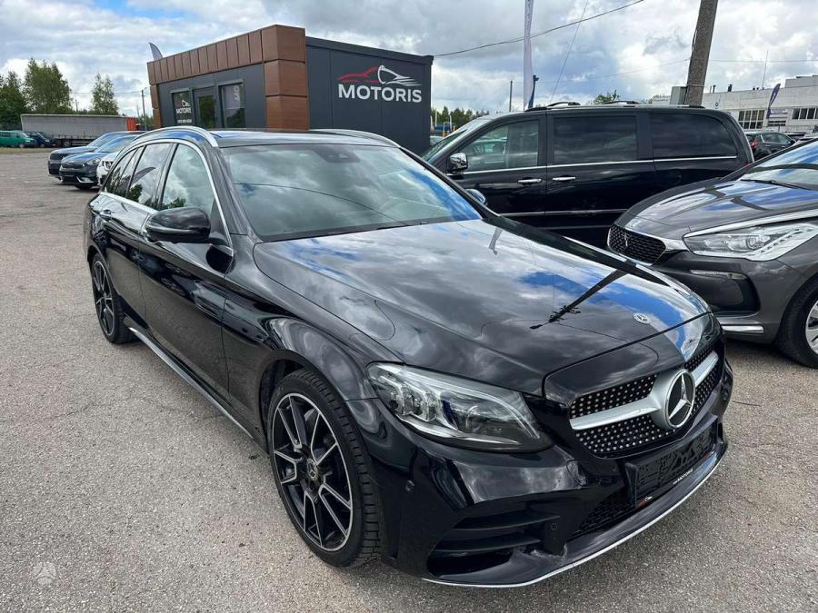 Black Mercedes-Benz C 300 2018 in Panevezys, with an engine capacity of 2.00 L and mileage of 228 thousand km for 19999 €, photo 3 on AUTOMOTO.COM.LV