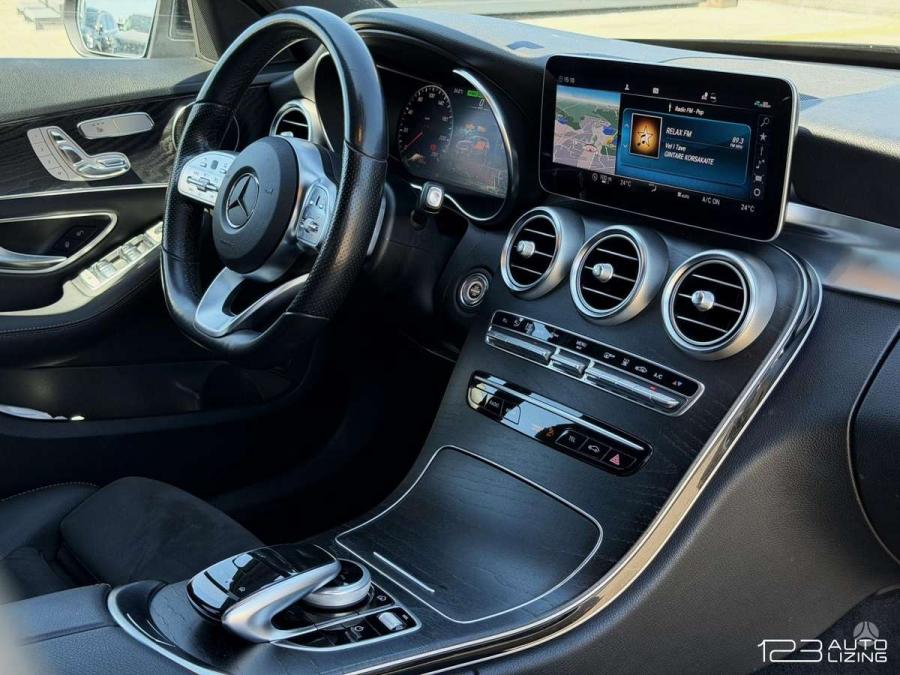 Black Mercedes-Benz C 300 2019 in Taurage, with an engine capacity of 2.00 L and mileage of 247 thousand km for 16900 €, photo 18 on AUTOMOTO.COM.LV