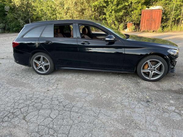 Black Mercedes-Benz C 300 2019 in Panevezys, with an engine capacity of 1.95 L and mileage of 124 thousand km for 14400 €, photo 6 on AUTOMOTO.COM.LV