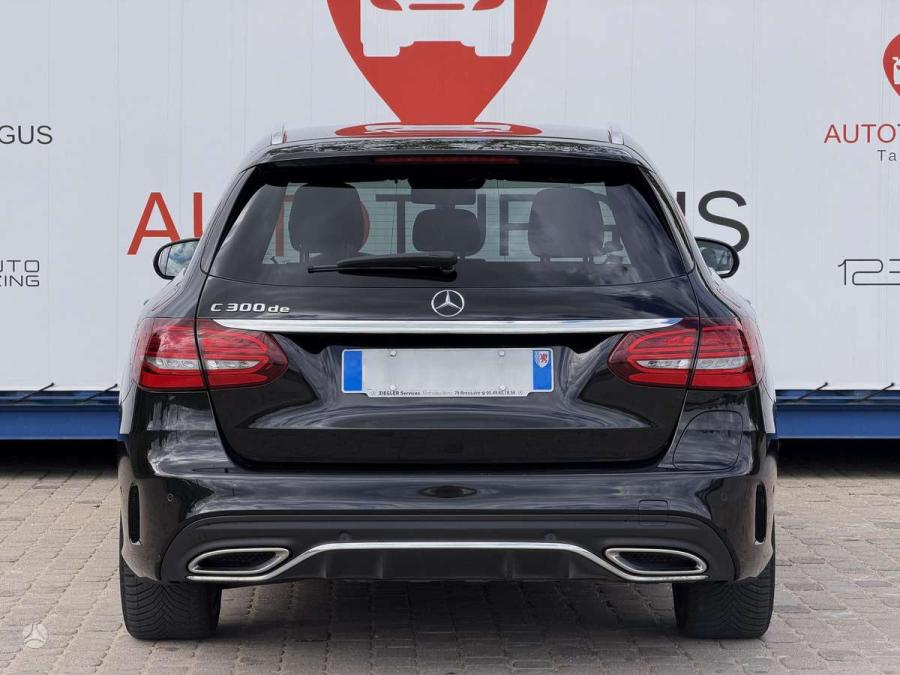 Black Mercedes-Benz C 300 2019 in Taurage, with an engine capacity of 2.00 L and mileage of 247 thousand km for 16300 €, photo 11 on AUTOMOTO.COM.LV