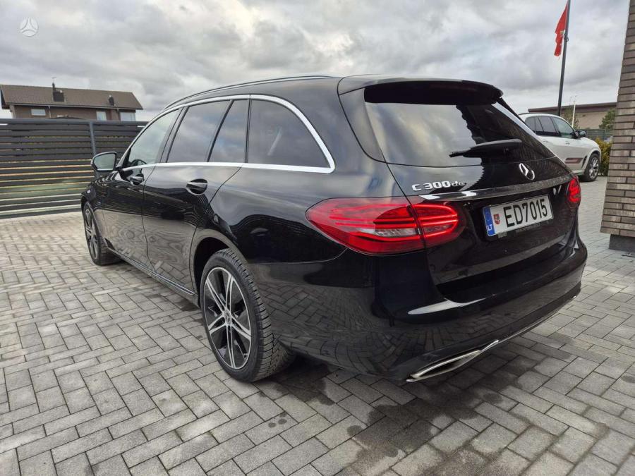 Melns Mercedes-Benz C 300 2020 Klaipėda, ar dzinēja tilpumu 1.95 L un nobraukumu 255 tūkst. km par 18000 €, foto 9 vietnē AUTOMOTO.COM.LV