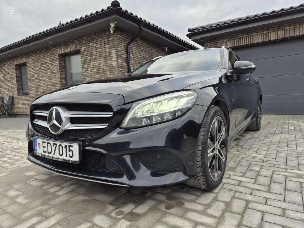 Black Mercedes-Benz C 300 2020 in Klaipeda, with an engine capacity of 1.95 L and mileage of 255 thousand km for 18000 €, photo 2 on AUTOMOTO.COM.LV