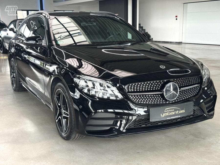 Black Mercedes-Benz C 300 2020 in Kaunas, with an engine capacity of 2.00 L and mileage of 94 thousand km for 28992 €, photo 3 on AUTOMOTO.COM.LV
