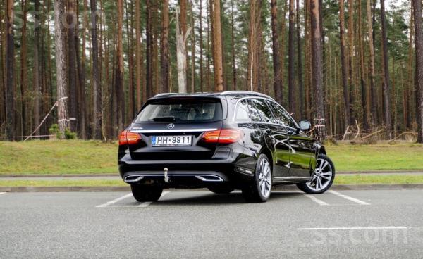 Black Mercedes-Benz C 300 2020 in Riga, with an engine capacity of 2.00 L and mileage of 167 thousand km for 26990 €, photo 5 on AUTOMOTO.COM.LV